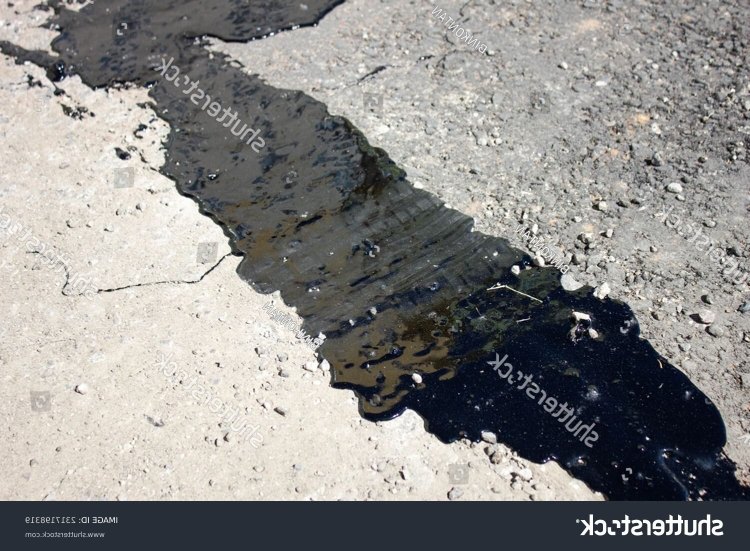 Comment utiliser le goudron liquide pour réparer les fissures de l'enrobé