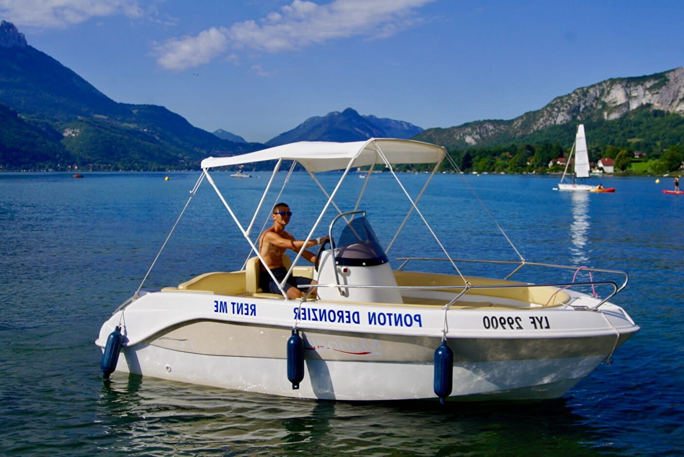 Où louer un bateau sans permis sur le lac d'Annecy