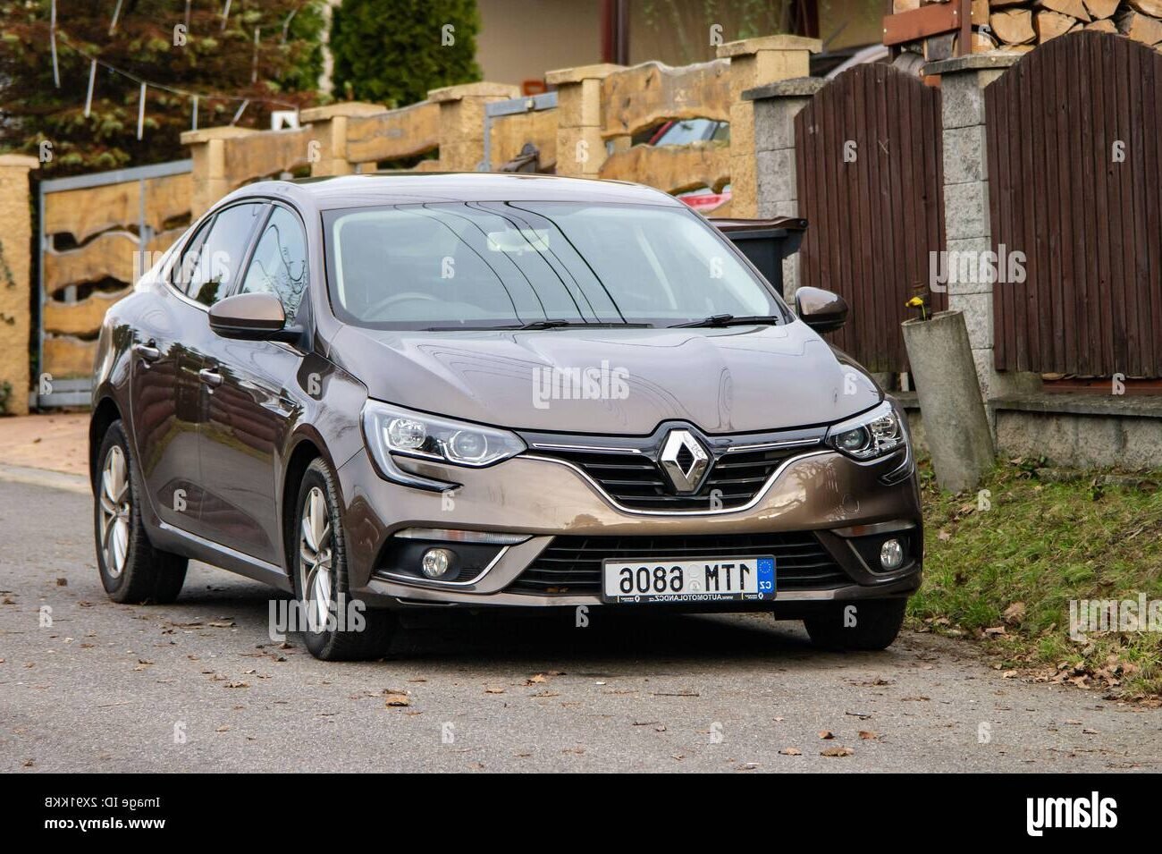 Quel est l'impact du groupe AG Automobiles sur les berlines Renault