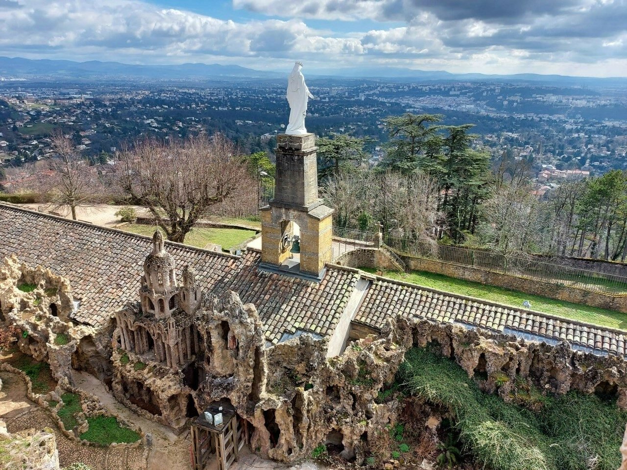 Quelles sont les caractéristiques de l'Ermitage Saint Cyr au Mont d'Or
